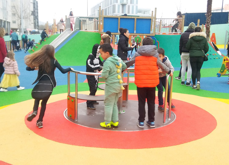 Playing together: new inclusive carousel - Mobipark